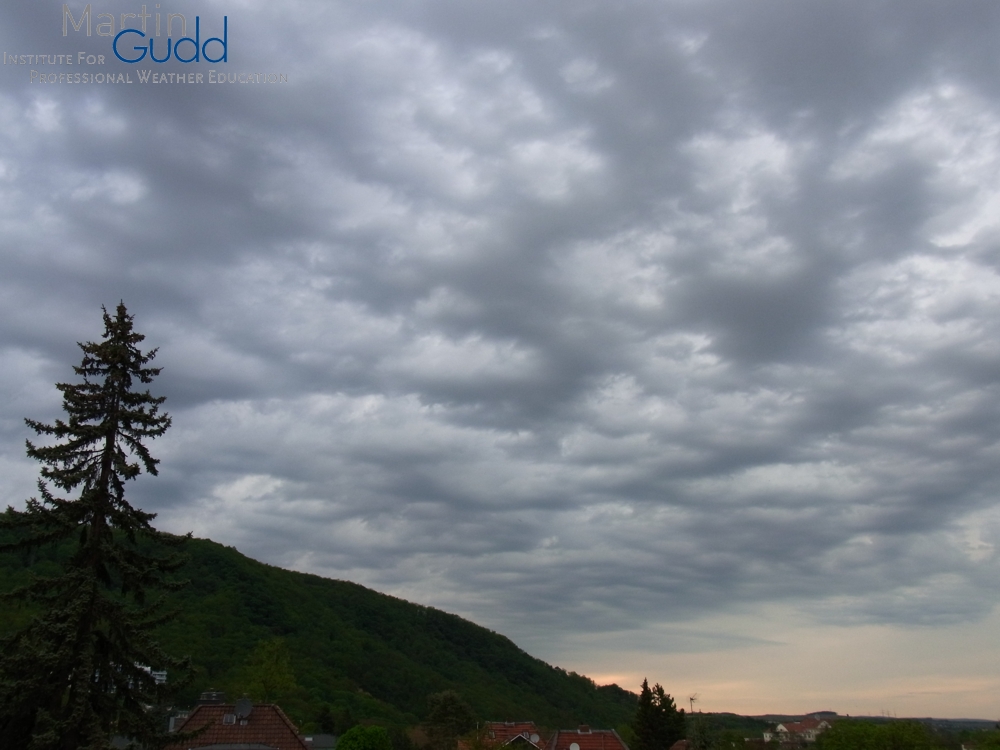 Altocumulus lacunosus (Ac la) - Institute for Professional Weather ...